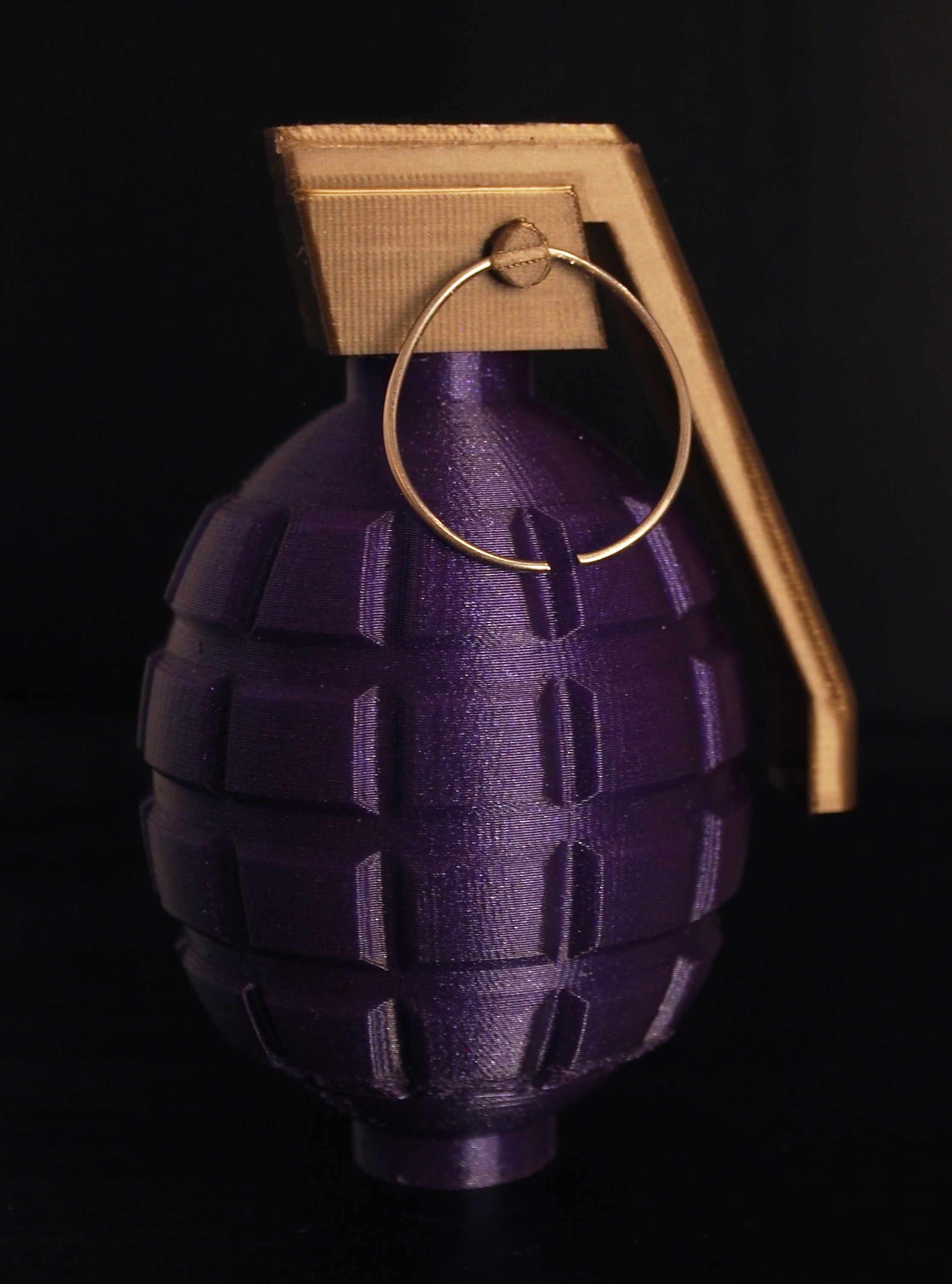 STL file CHRISTMAS ORNAMENT GRENADE・3D printing template to download・Cults