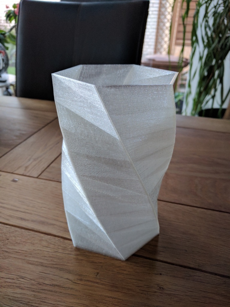 Free STL file Vase・3D printable design to download・Cults
