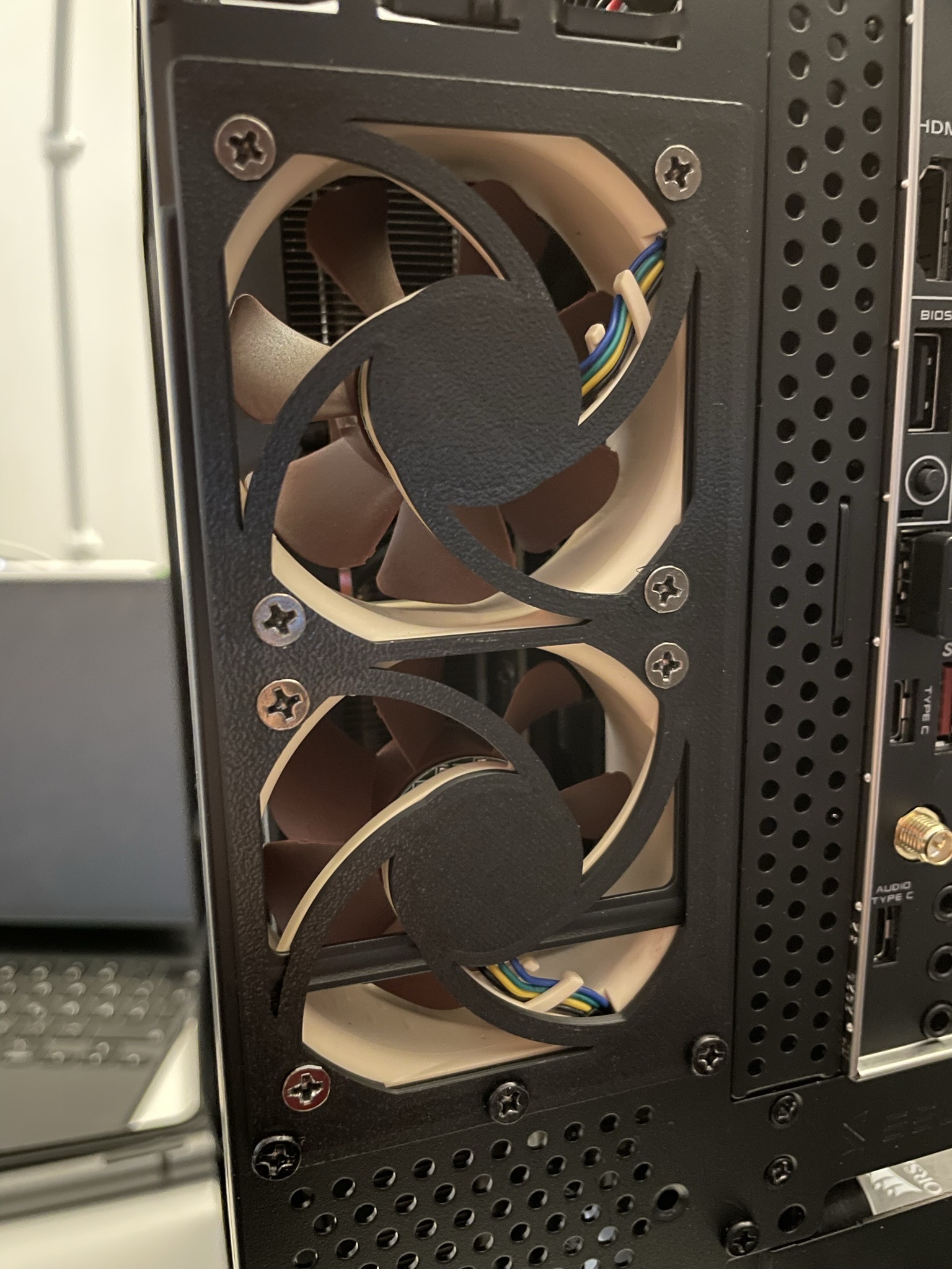 STL file SSUPD Meshlicious backplate for 60mm fans 🏠・3D print design to ...