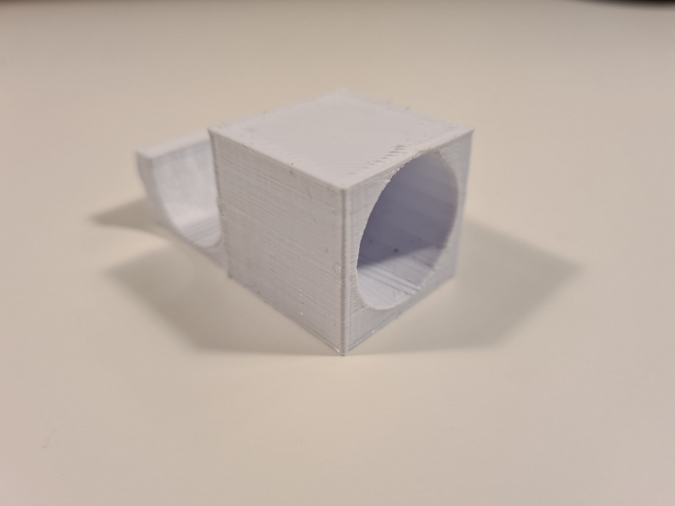 Free STL file 20mm Conduit Shelf Bracket・3D print design to download・Cults