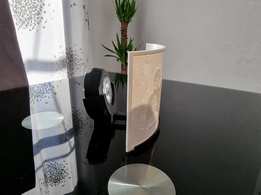 Free STL file Lithophane Frame / Stand curved 🖼️・3D printer design to ...