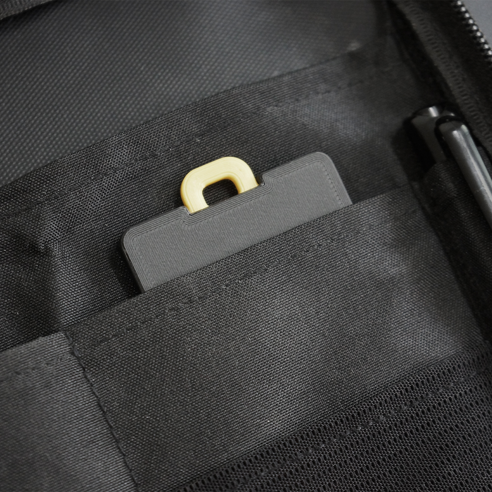 Free STL file Minimalistic Card-sized SD Card Holder 📷・3D print model ...