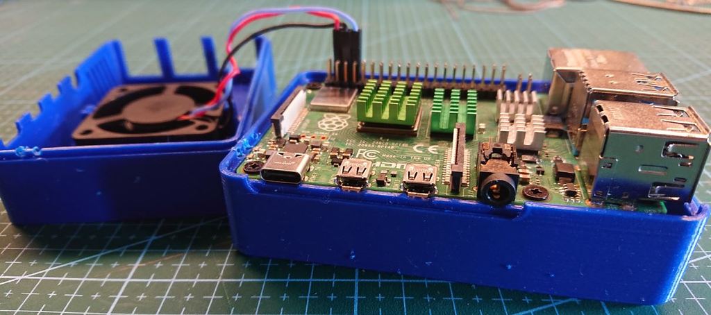 Free 3D file YA Pi4 Case with space for X862 SSD board and 40 mm fan ...