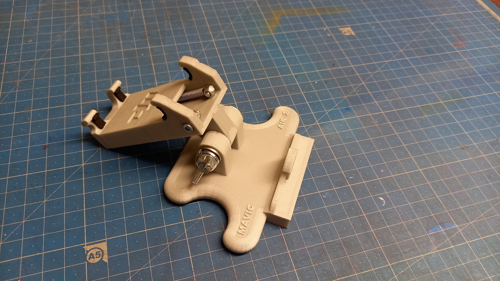 Free 3D file DJI MAVIC AIR 2 Adjustable and automatic phone holder with ...