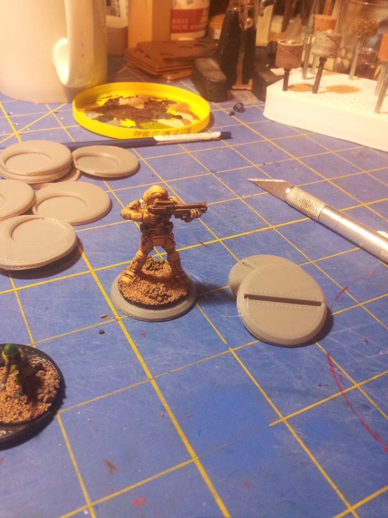 Free 3D file 28mm Round Base with 2mm x 25mm Slot・3D printing design to ...