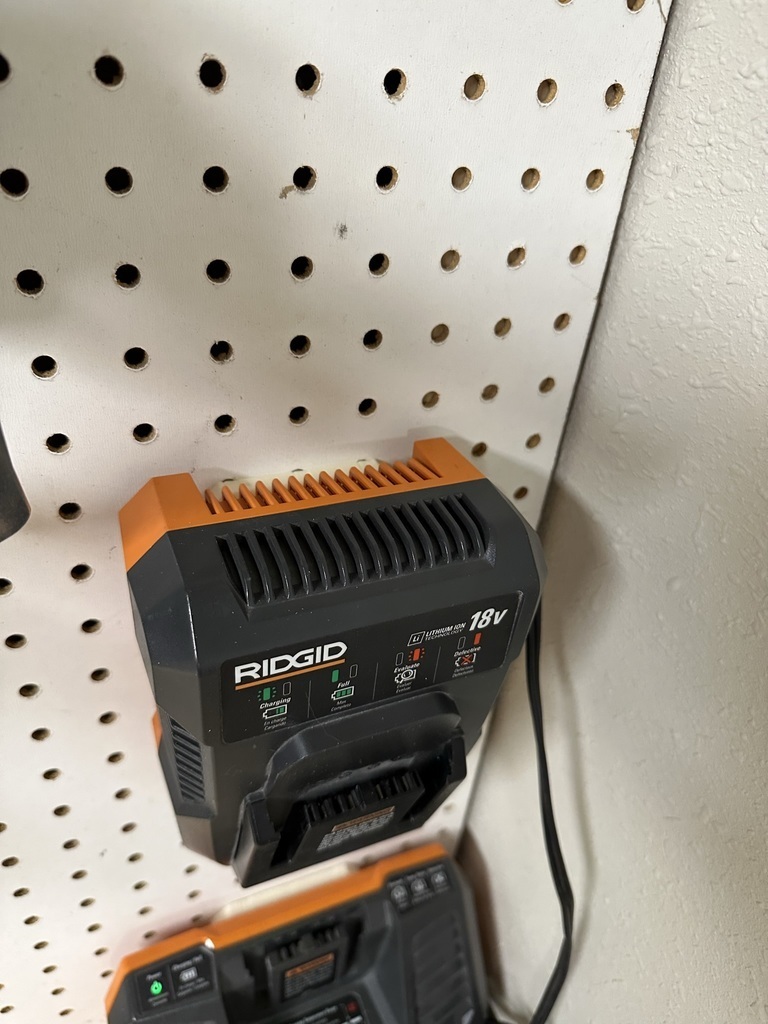 Free 3D file Ridgid Battery Charger Mount Pegboard for R840095 and ...