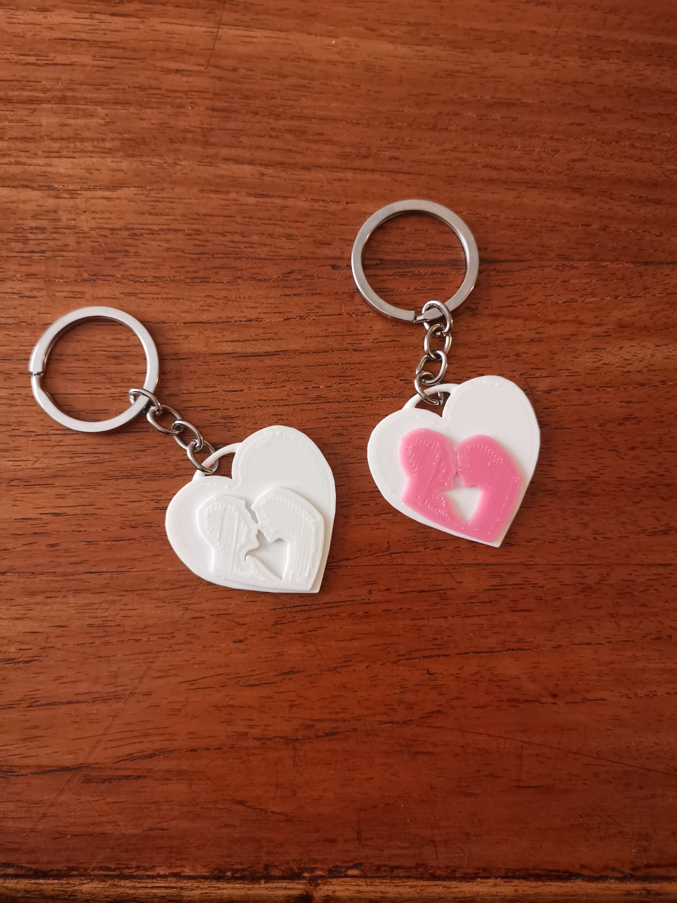 STL file keychain (couple in love)・3D print design to download・Cults
