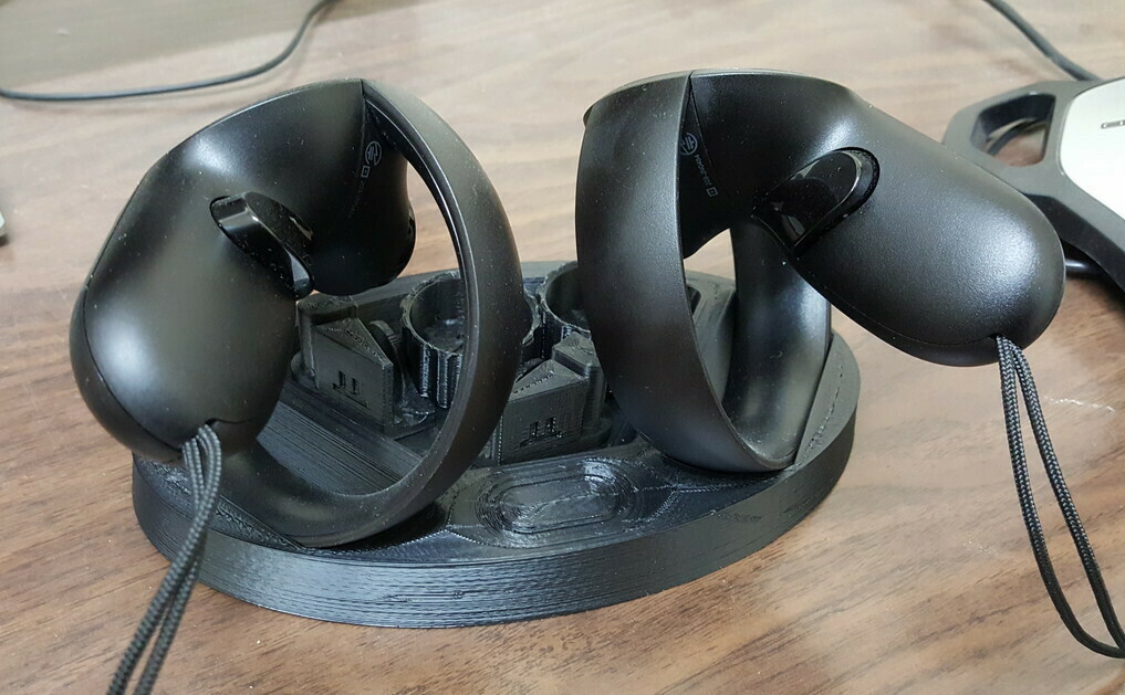 Free 3D file Oculus Touch Controller stand・3D printing template to ...