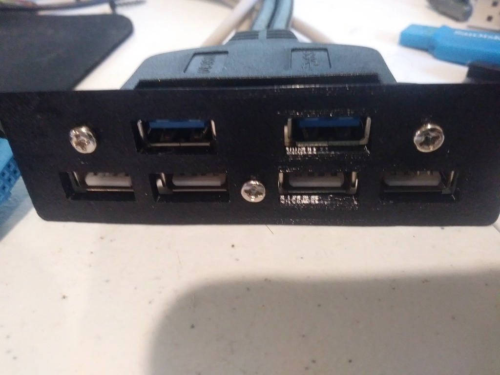 Free 3D file usb 3.0 and 2.0 faceplate for chasis・3D printing model to ...