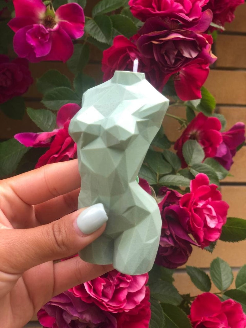 STL file low poly Female Torso・3D print object to download・Cults