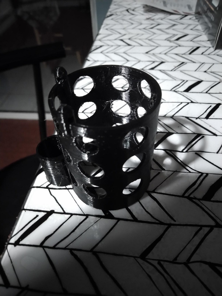 STL file cage feeder・3D printer model to download・Cults