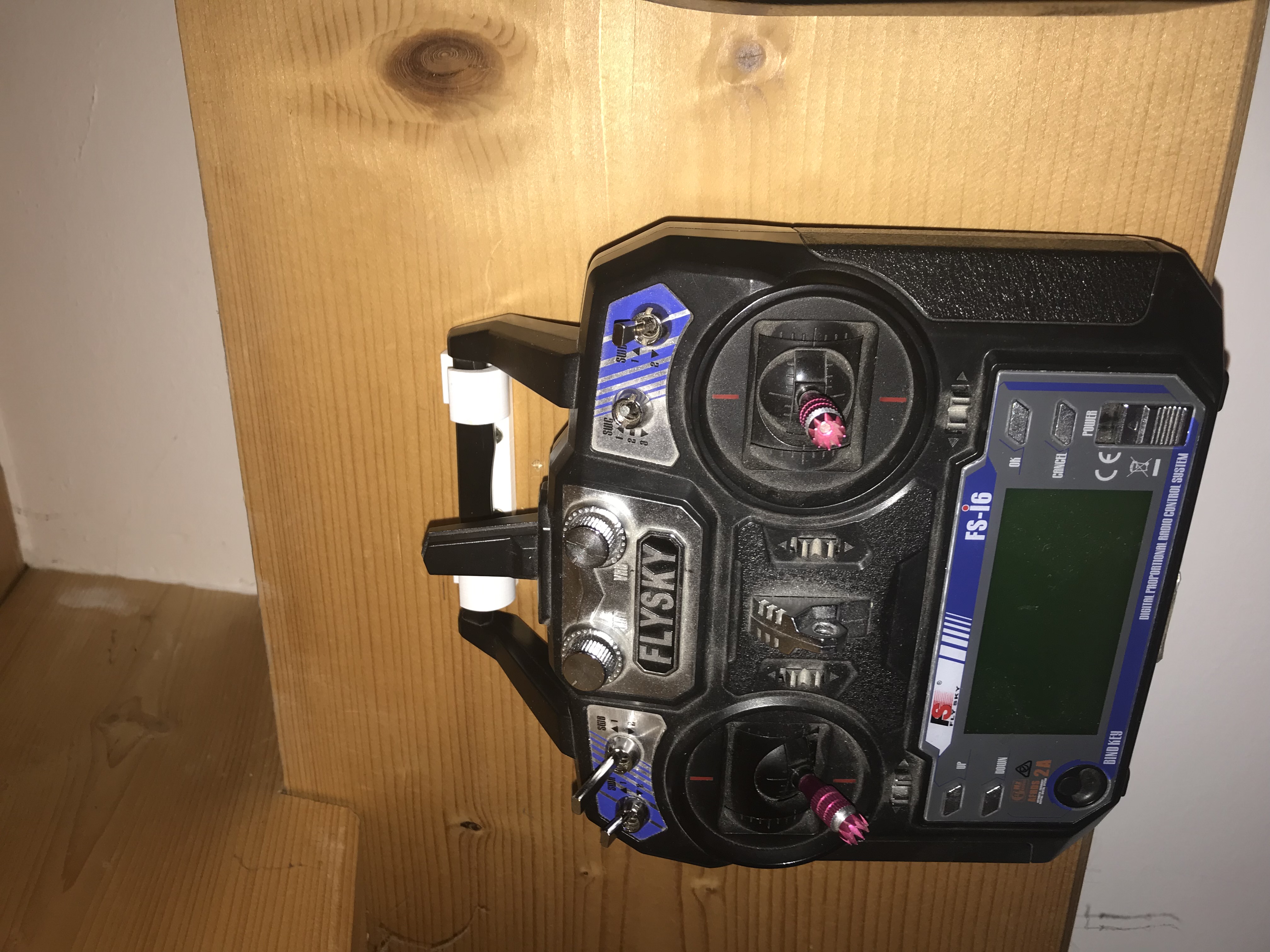 STL file radio control mount・3D printer model to download・Cults