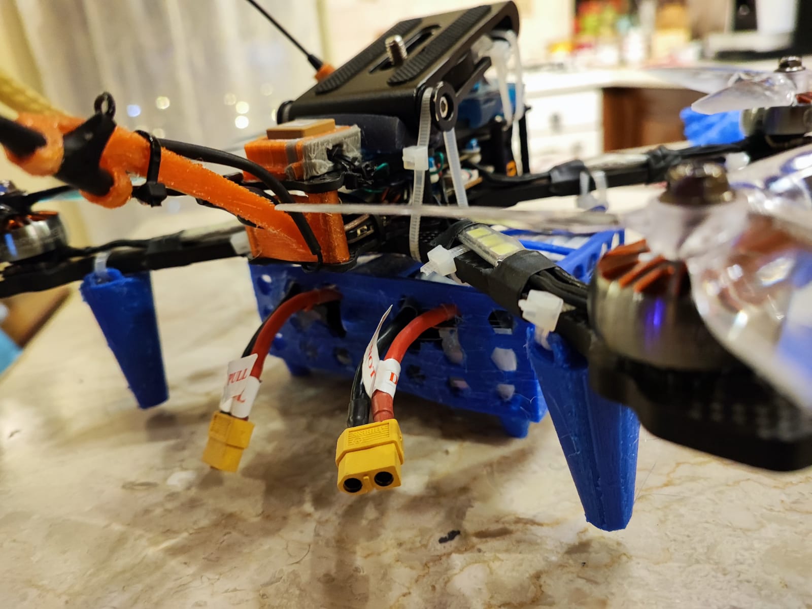 Fichier STL gratuit FPV universel 2X LIPO battery bottom case holder ...