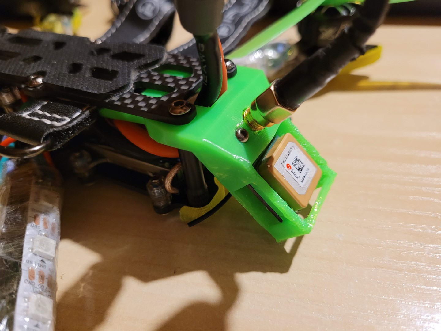 Бесплатный 3D файл Nazgul V2 GPS Mount Matek M8Q-5883 Fusion360・Объект ...