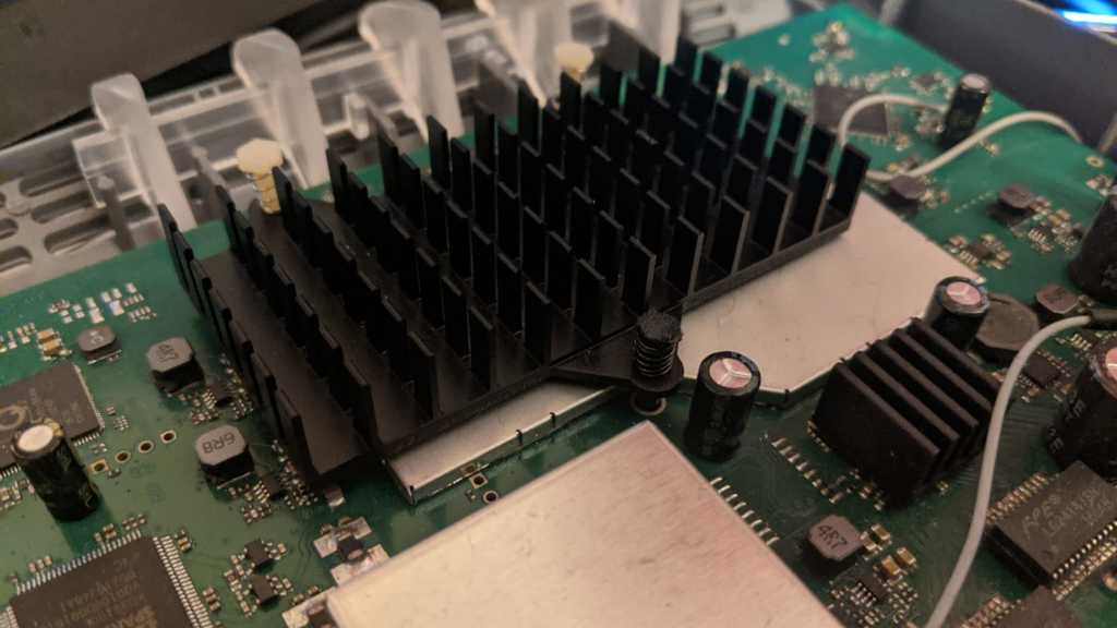 Free 3D file Fritz!Box 6490 Cable heat sink holder 🔌・Object to download ...