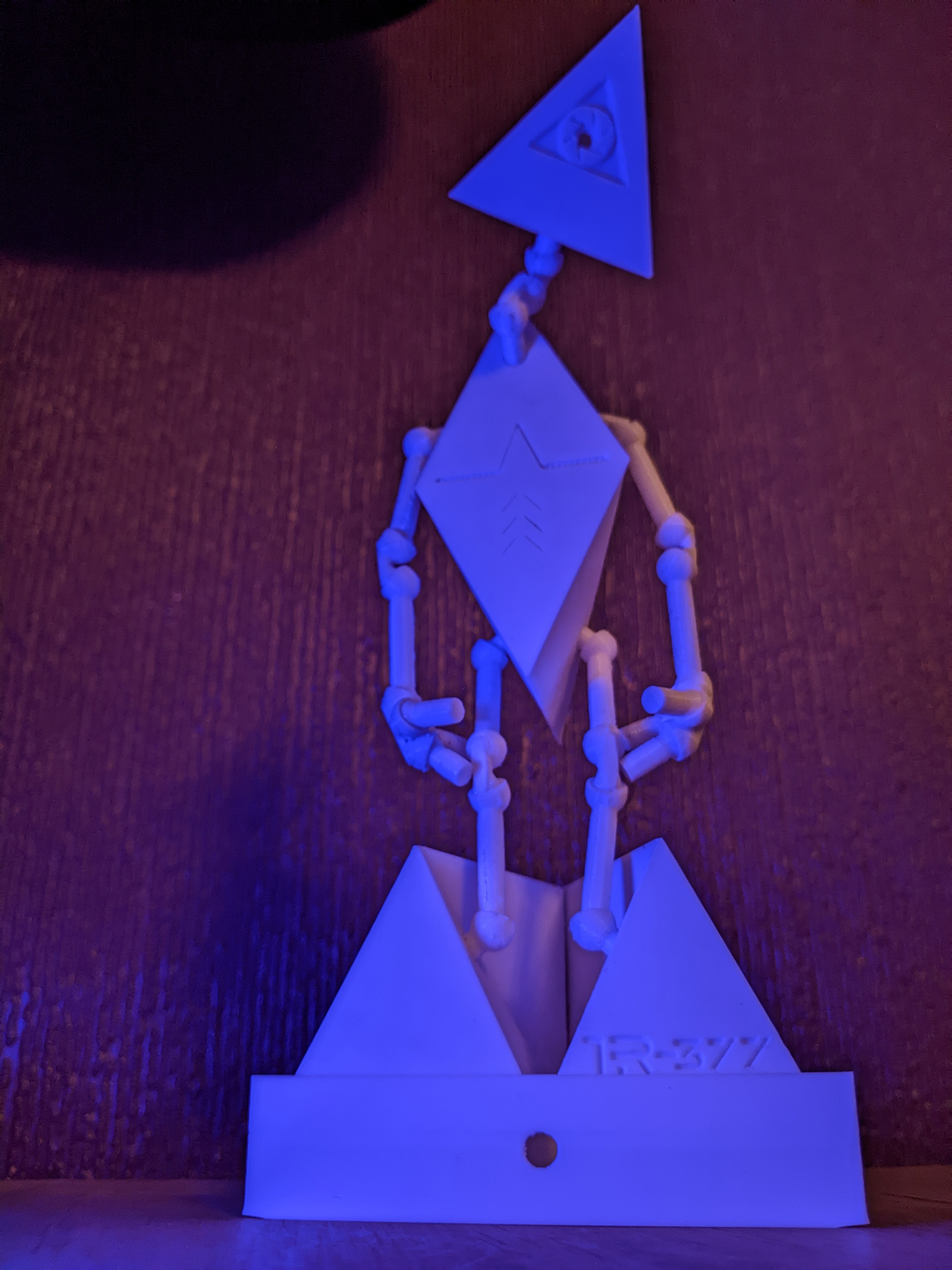 Free STL file Triangular Robot 377・Object to download and to 3D print・Cults