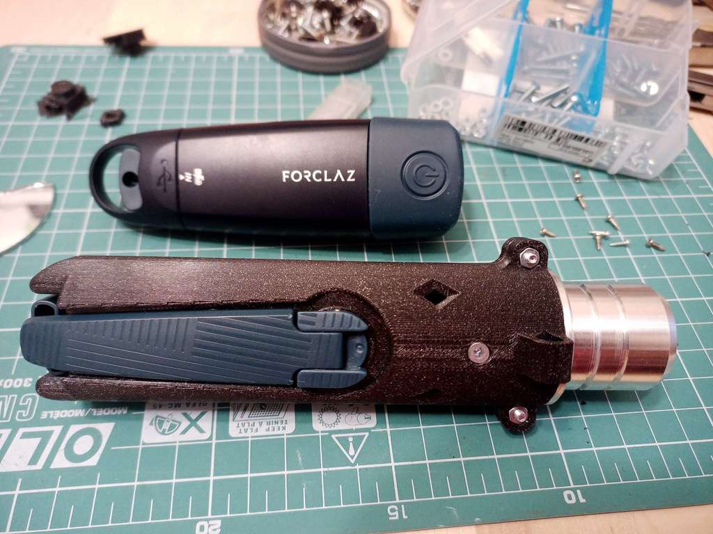 Free 3D file Dynamo Lightsaber by VieWoy・3D printer model to download・Cults