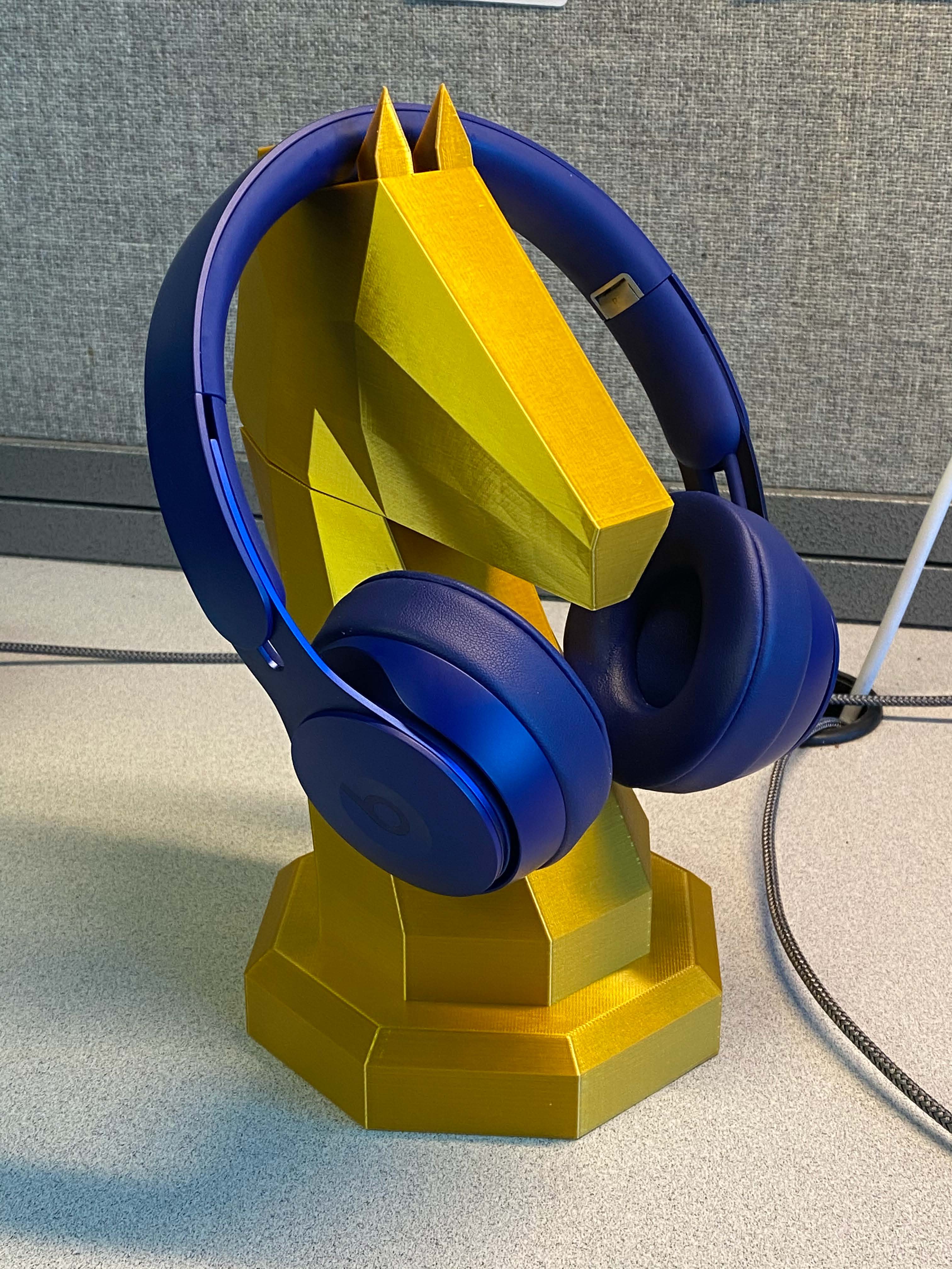 STL file Chess Knight Headphone Stand・3D printable model to download・Cults