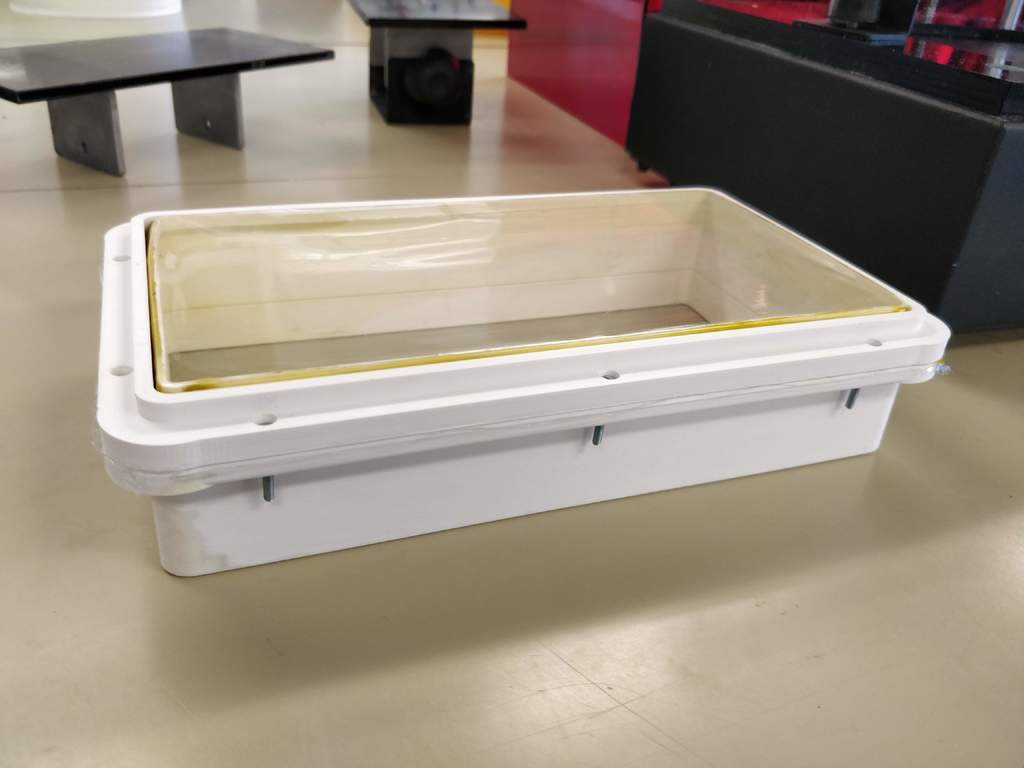 Free 3D file VAT Liquid Cristal LC10 3D resin printer・Design to ...