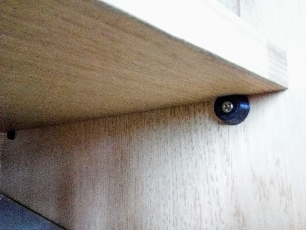 Free 3D file shelf holder 🧹・3D print model to download・Cults