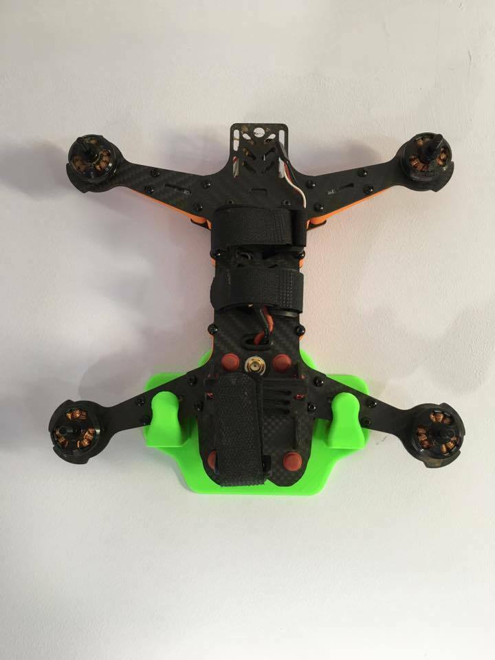 Free 3D file 250 / 210 / 180 FPV Quadcopter Wall Hanger・3D print design ...