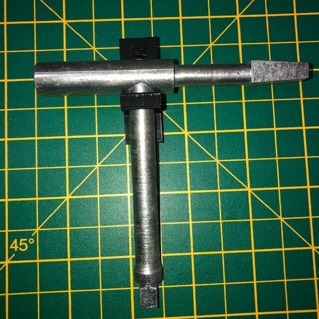 Free STL file Minimalist Tee key belt clip 🔑・3D printer design to ...