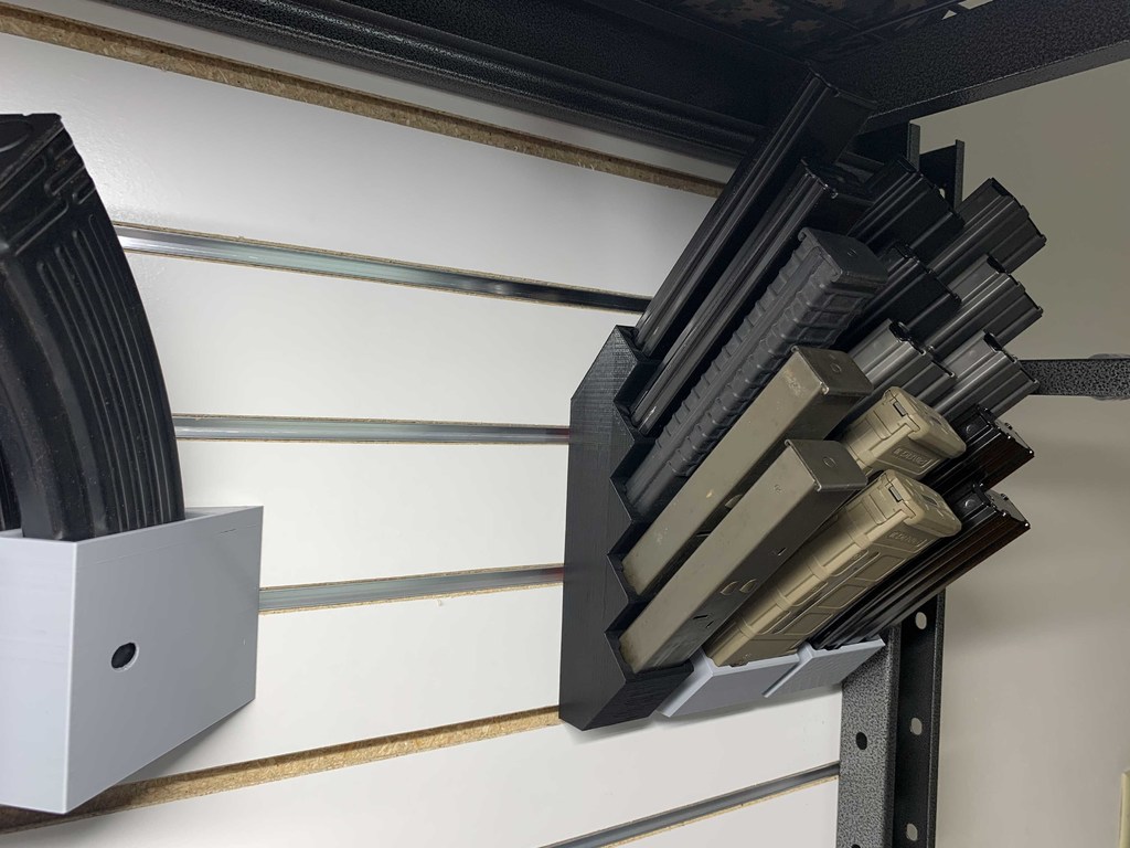 Free 3D file Full size Uzi / Colt SMG mag holder with slatwall mount・3D ...