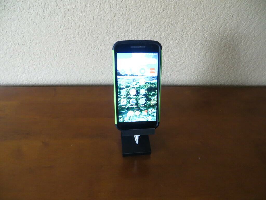 Free 3D file Stand for cell phone with case・3D printer model to ...