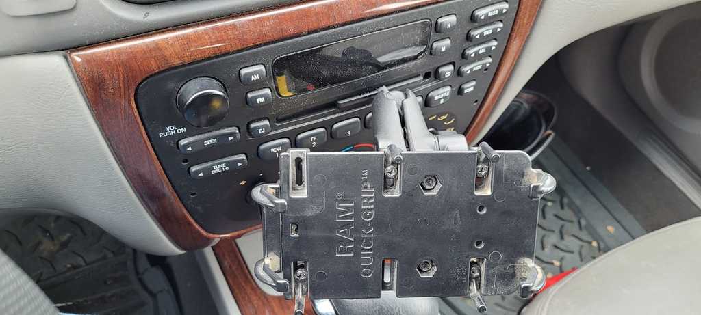 STL file CD PLAYER RAM MOUNT・3D printable design to download・Cults