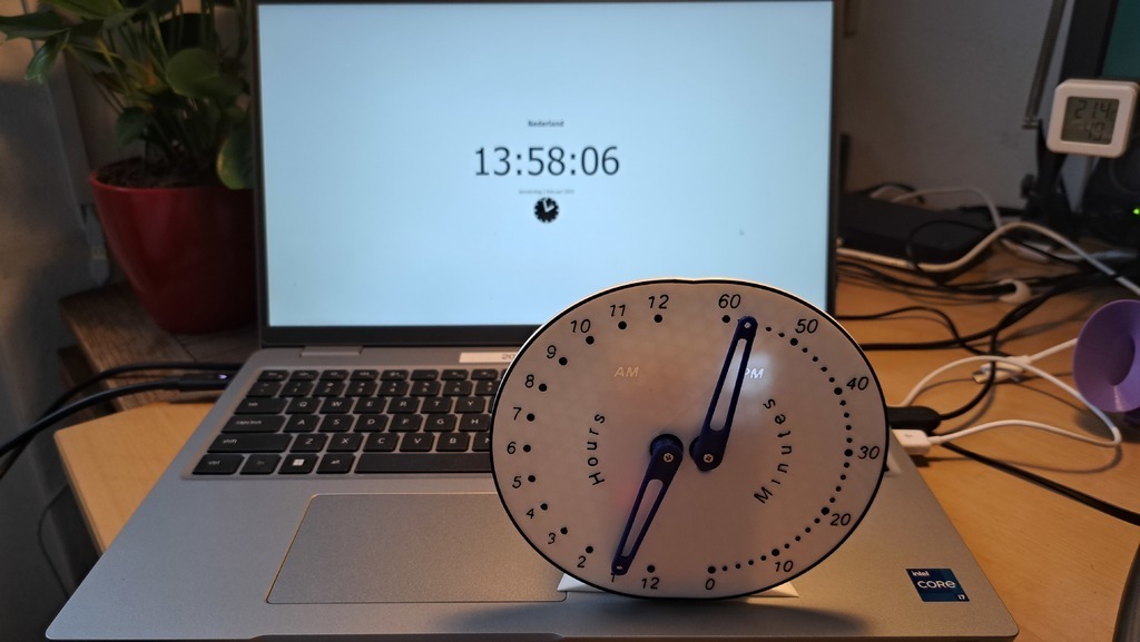 Free 3D file Retrograde clock using servos 🕰️・3D printer model to ...