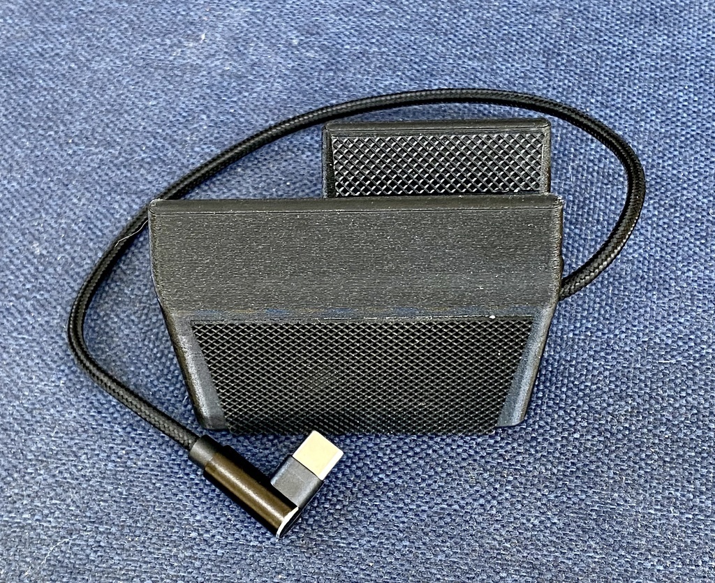 Free 3D file Volvo C40 XC40 Phone Dock・Model to download and 3D print・Cults