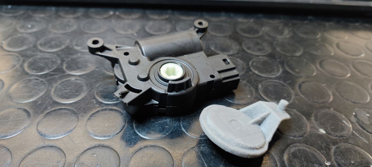 STL file ALFAROMEO GIULIETTA 940 ACTUATOR AIR RECIRCULATION FLAP MOTOR ...