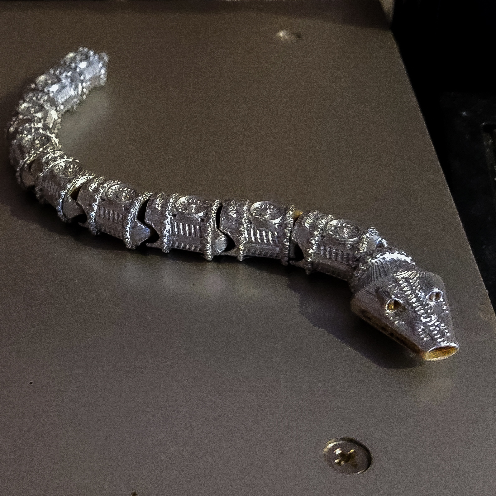 STL file Articulated robot snake・3D print design to download・Cults