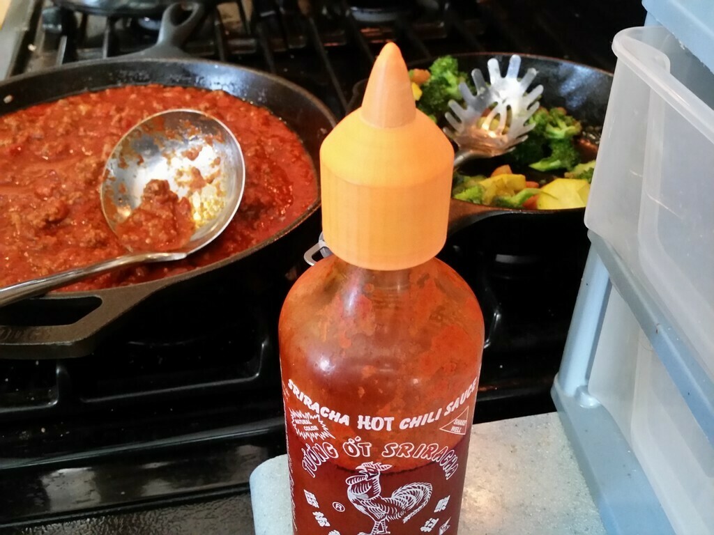 Free 3D file Sriracha hot sauce cap cover 🥵・Object to download and to ...