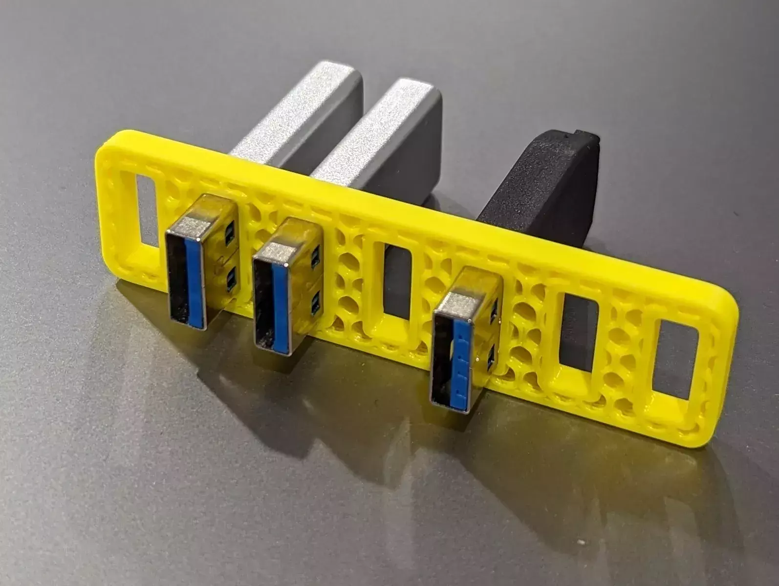 Free 3D file USB and HDMI Dongle Organizers 💾・3D print model to ...