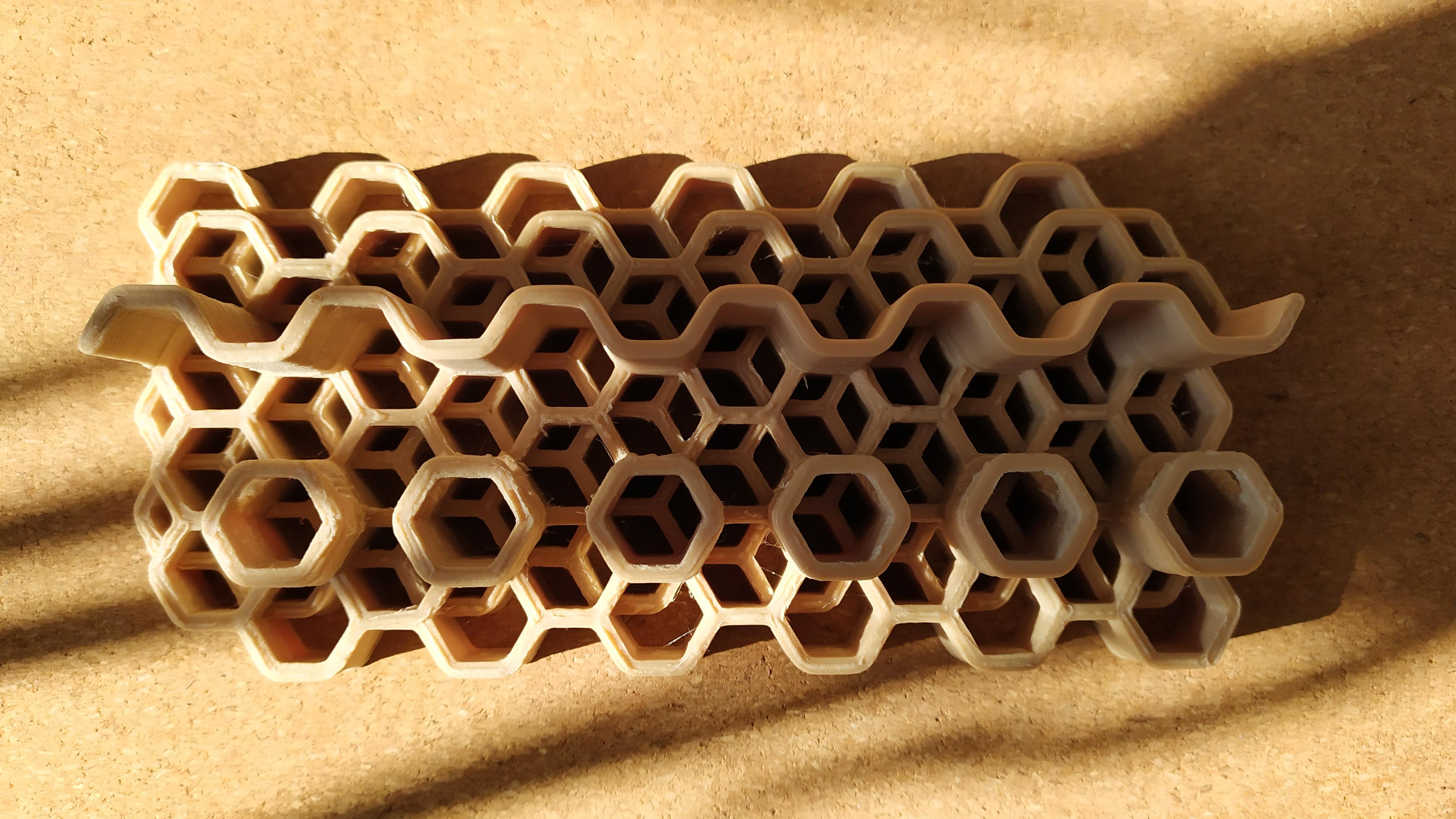 STL file Honey comb key hanger 🍯・Template to download and 3D print・Cults