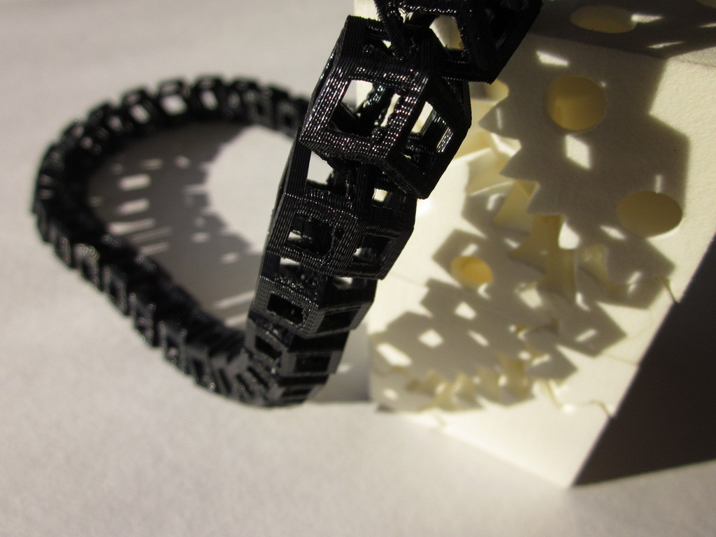 Free 3D file Dodeca Chain Loop・3D printing model to download・Cults