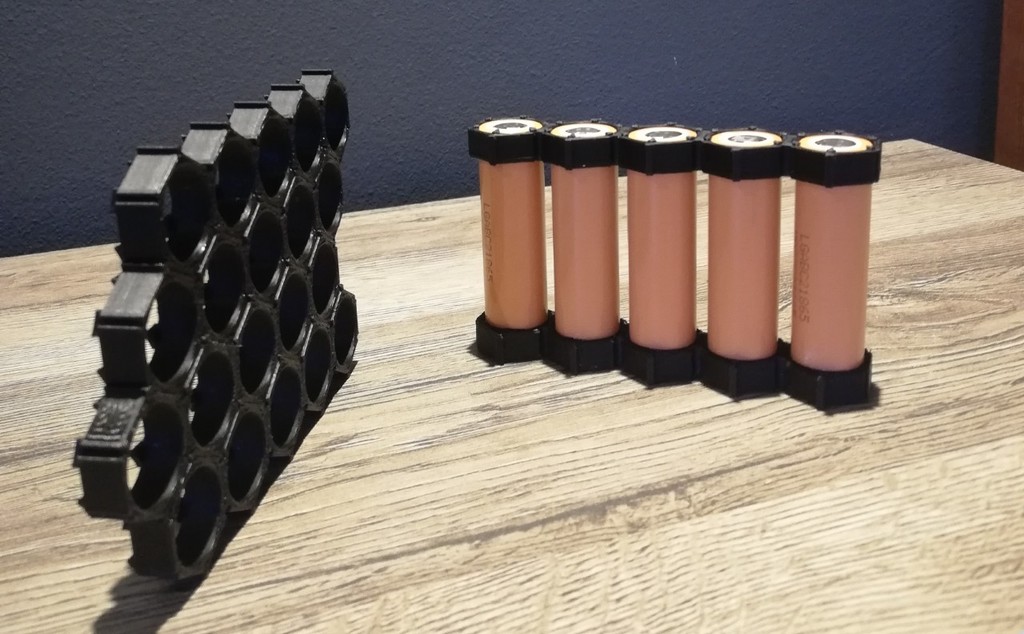 Free 3D file Hexagonal 18650 cell holder. 🔋・Model to download and 3D print・Cults