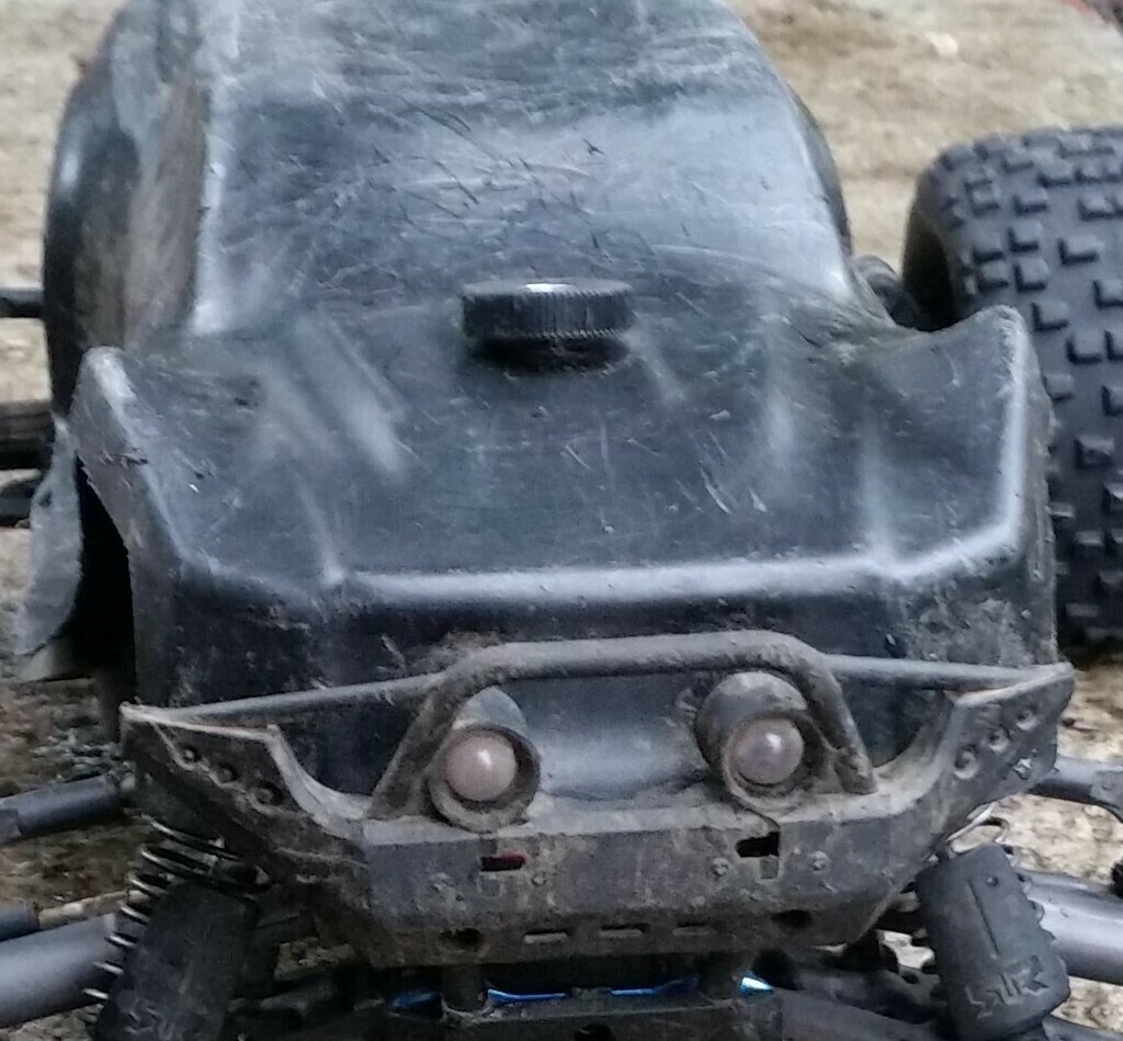 Free 3D file Team Associated Rival MT10 Single Thumb Scew Body Mount ...