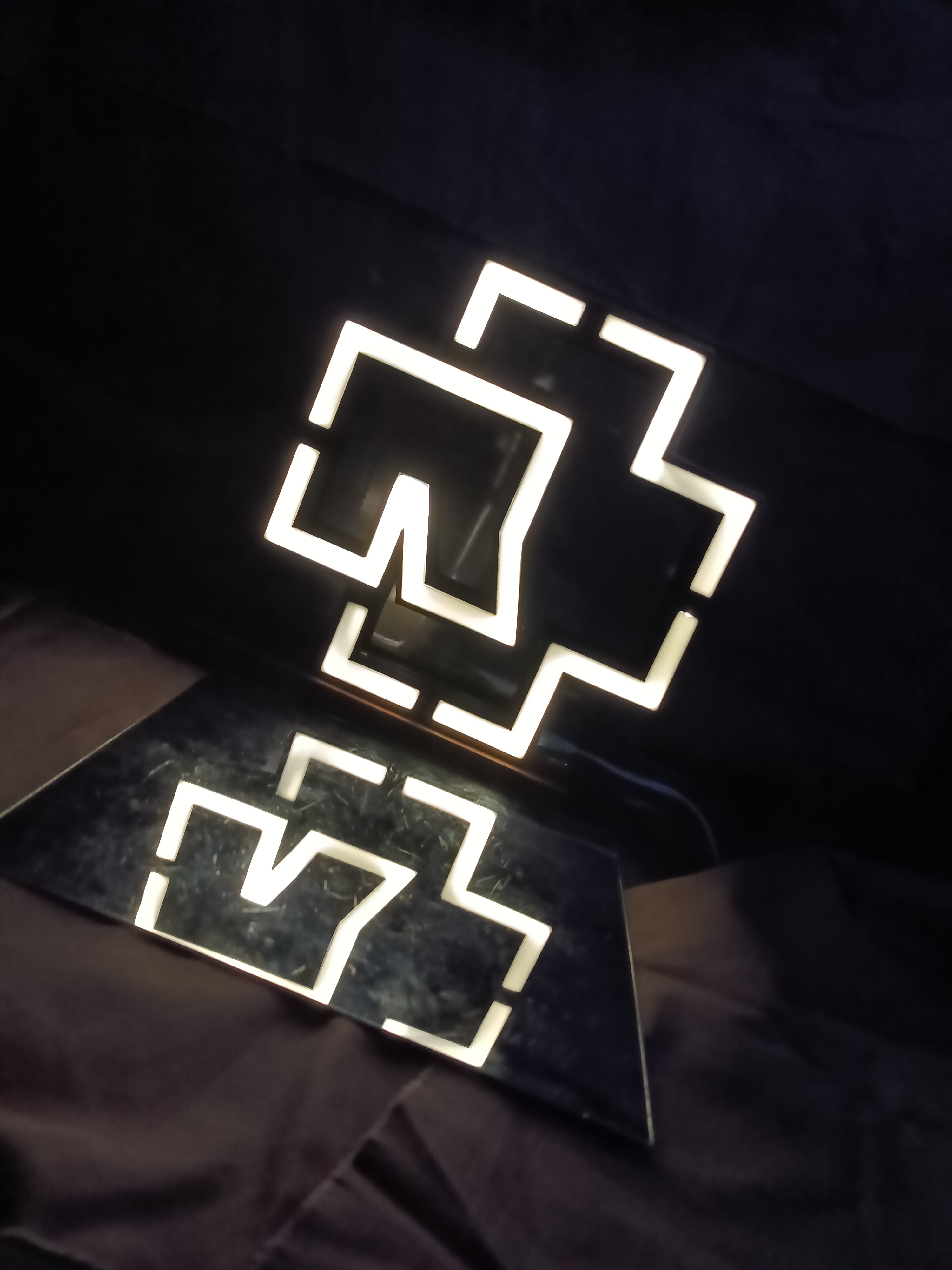 Archivo 3D gratis Lámpara Rammstein・Diseño imprimible en 3D para ...