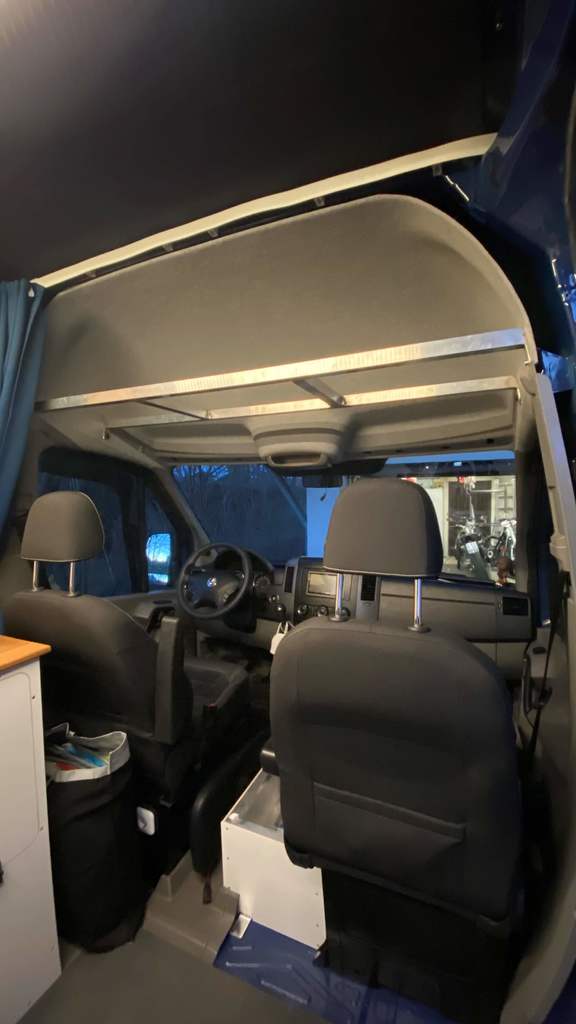 Fichier 3D gratuit Rangement au plafond du Crafter / Sprinter・Objet pour imprimante 3D à ...