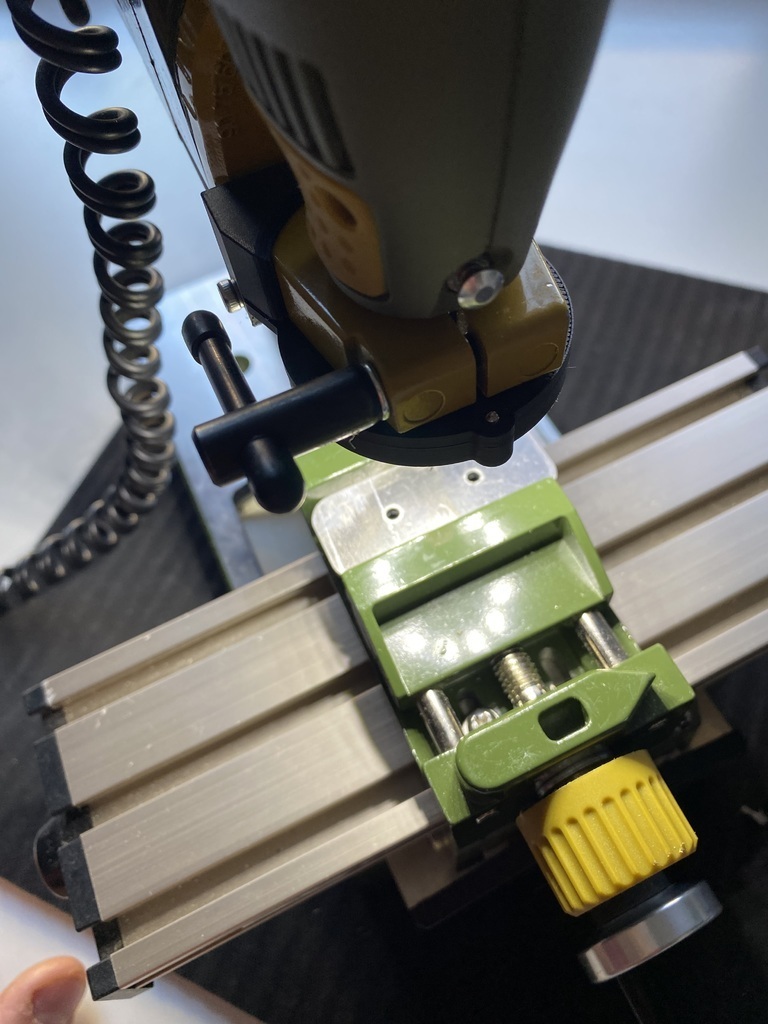 Fichier 3D gratuit Eclairage du stand Proxxon MB140・Modèle à ...