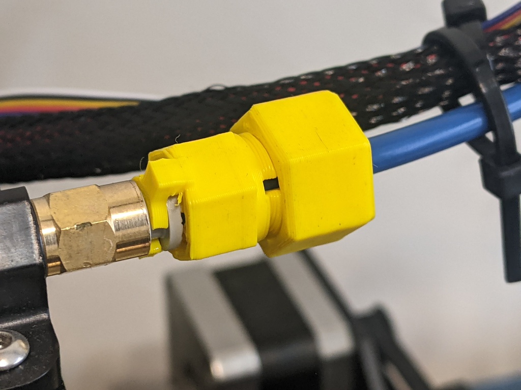 Free 3D file Extruder Bowden Tube fix・Design to download and 3D print・Cults