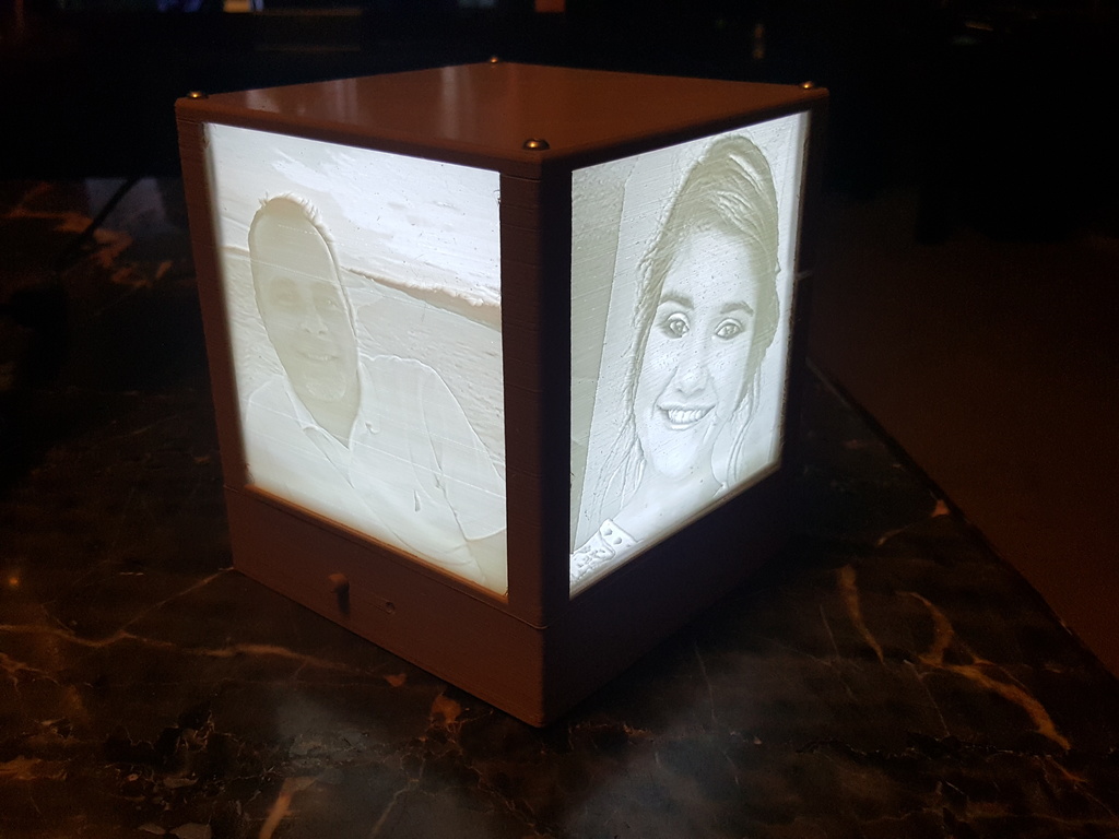 Free 3D file LED Lithophane Lamp・3D print object to download・Cults