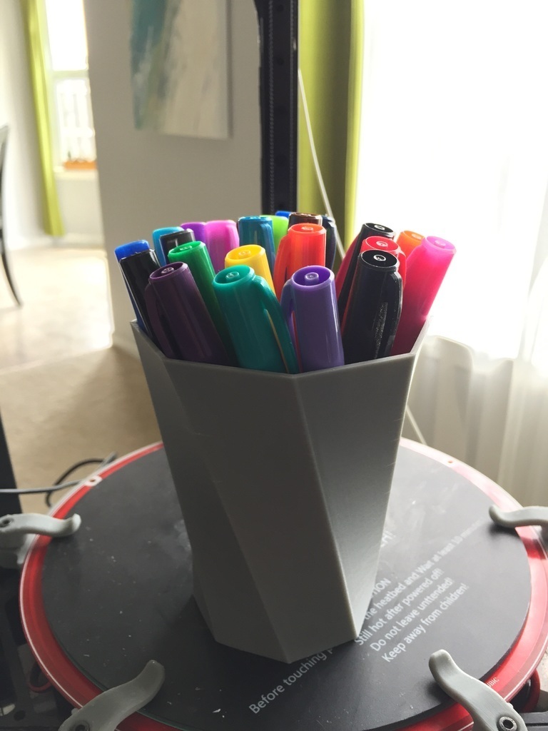 Free 3D file Twisted Pen Cup・3D printer model to download・Cults
