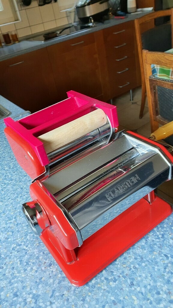 Free 3D file Ravioli Funnel / Hopper / Insert for Klarstein Pasta Maker ...