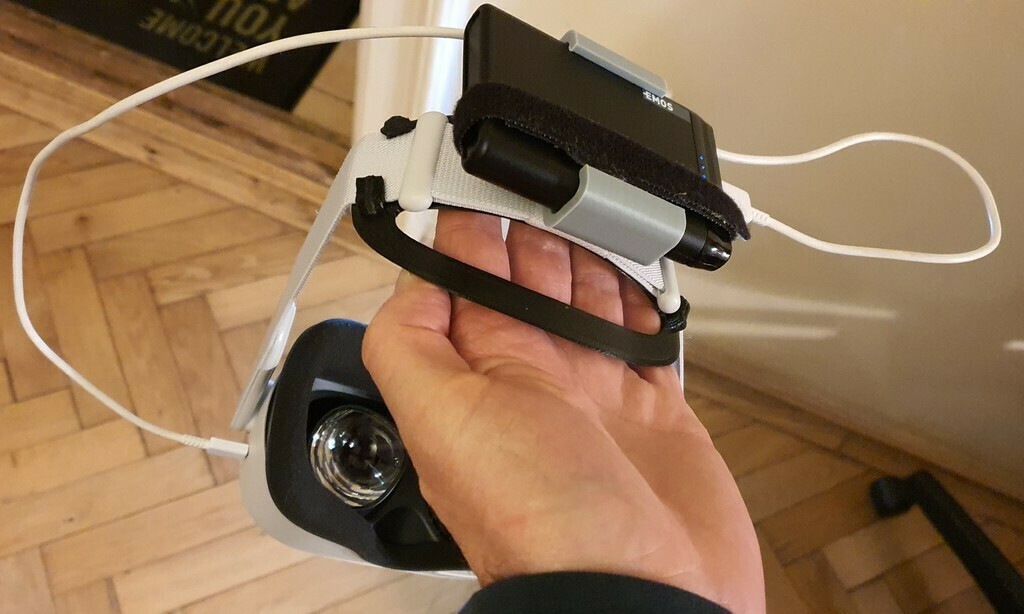 Free 3D file Another battery holder for Oculus Quest 2 original strap ...