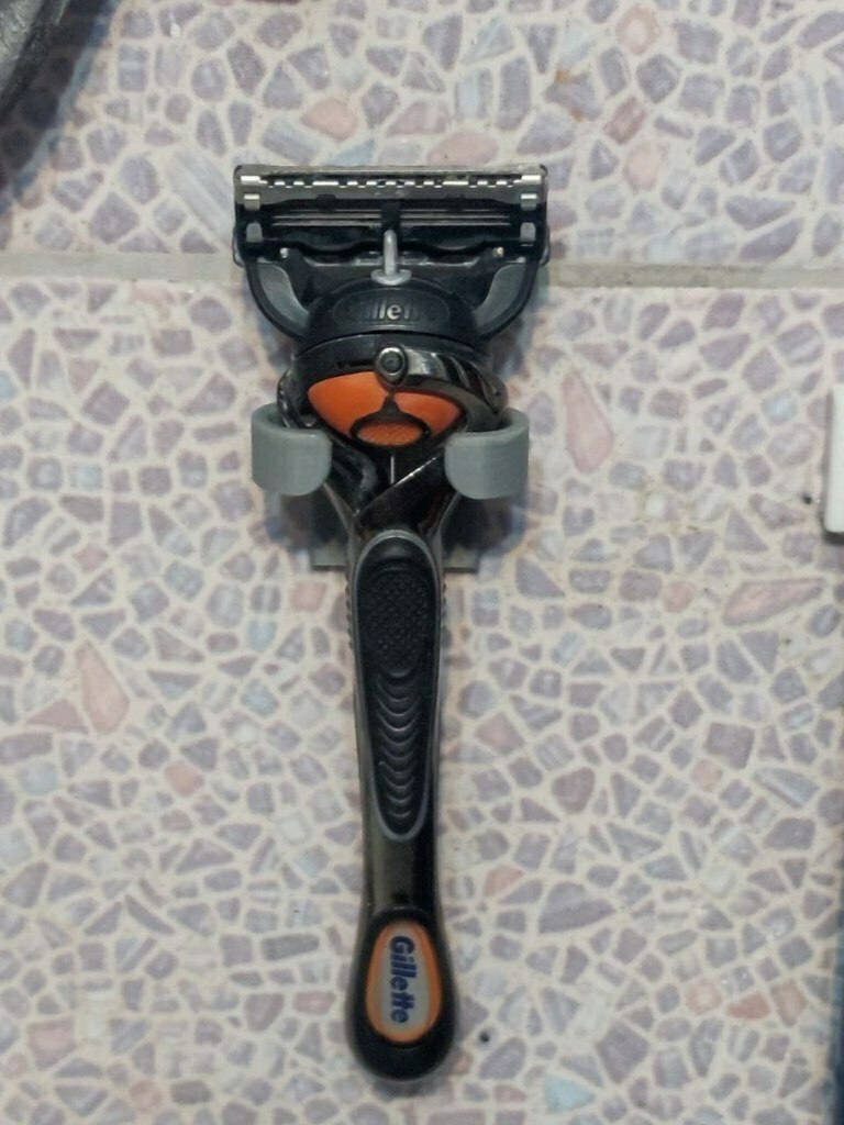 Free 3D file Gilette fusion wall mount・3D printing idea to download・Cults