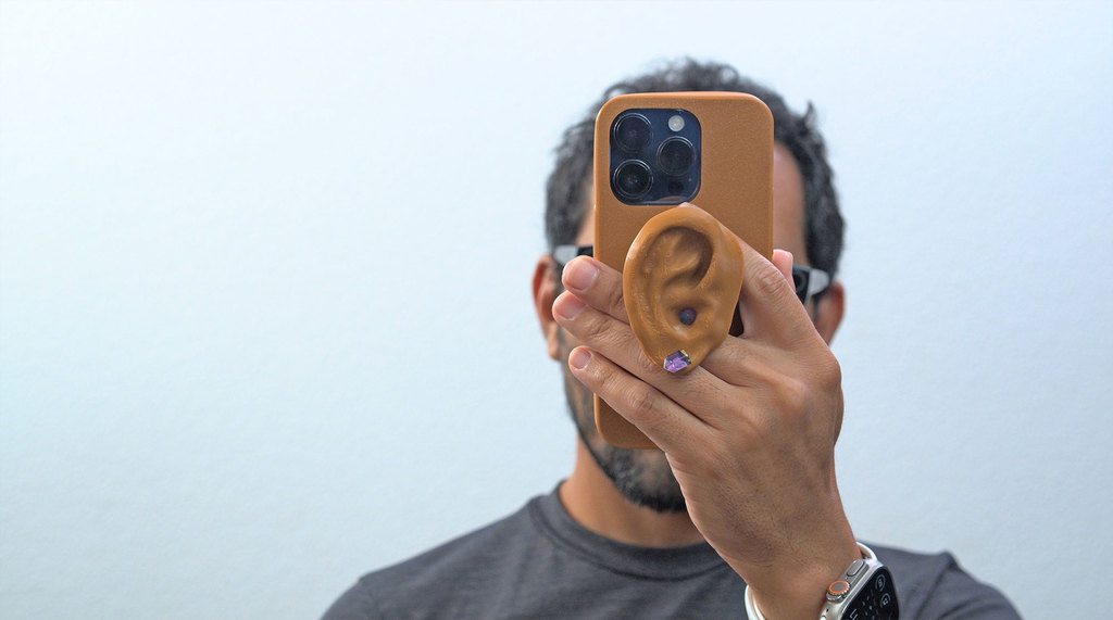Free 3D file Ear Phone Case・3D printable object to download・Cults