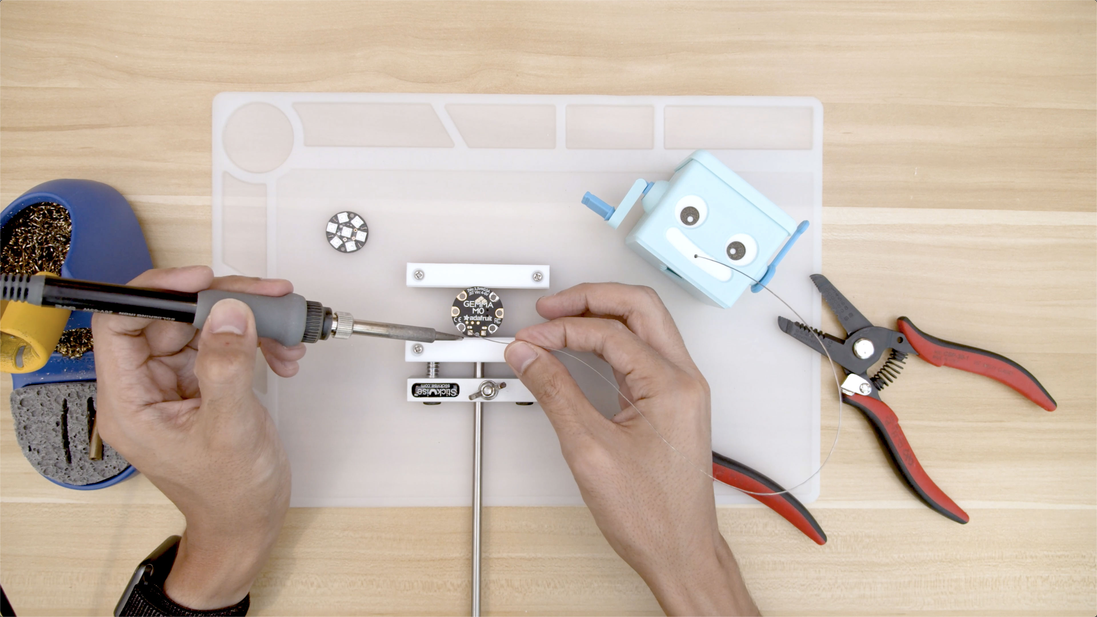 Download free STL file Hand Crank Solder Dispenser • 3D printable ...